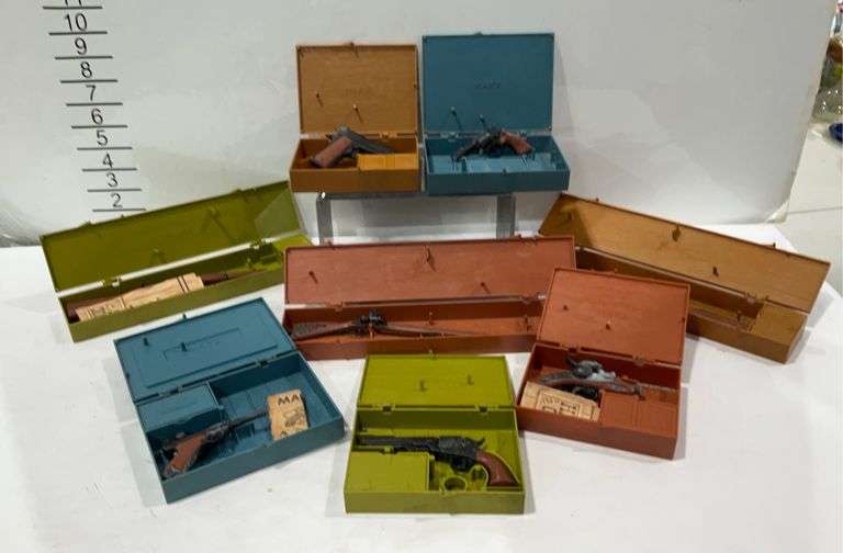 The complete collection of historic guns by Marx toy guns with storage ...