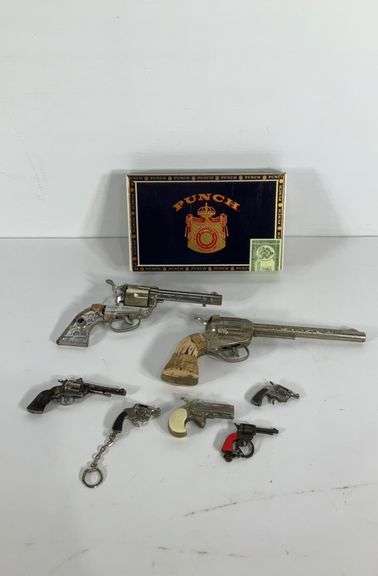 Cigar box with toy guns, revolver keychains, etc. - Hash Auctions