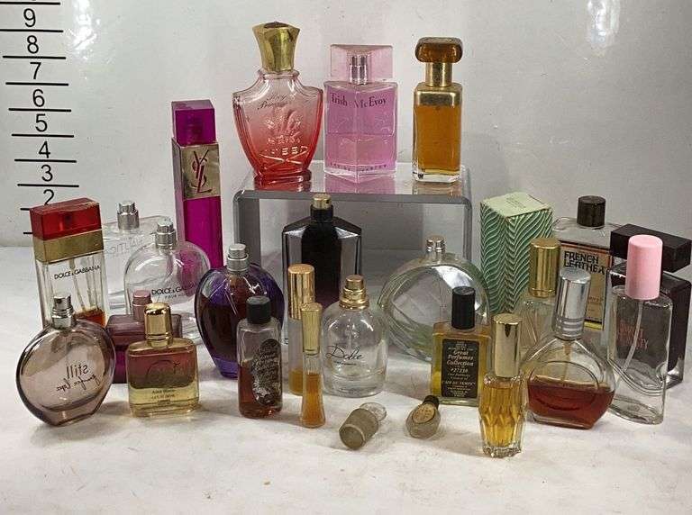 Collection of perfume bottles some do have contents - Hash Auctions
