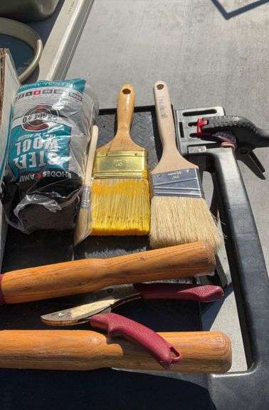 Paint, paint brushes, hedge clipper, steel wool - Hash Auctions