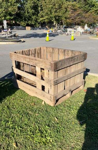 Wooden Apple Crate the big apple orchard picking type crates here guys ...