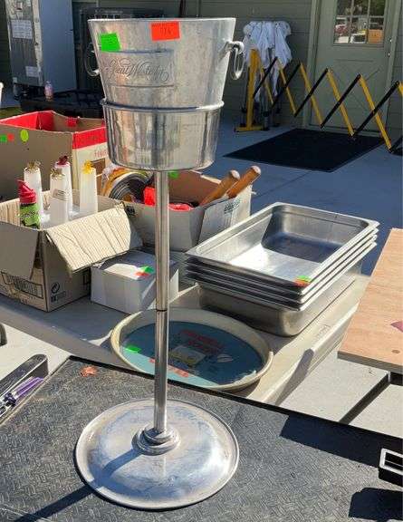 Free standing ice bucket 25”H - Hash Auctions