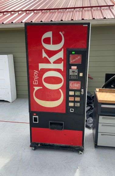 Real Vending Coke machine. Works and has key.heavy. Bring proper ...