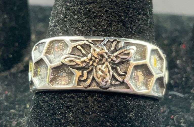 Sterling silver Celtic bee ring size 8 - Hash Auctions