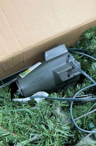 Color Switch Plus 6.5ft Vancouver Fir Christmas tree in box, pre-lit ...