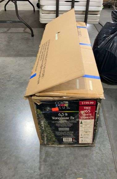 Color Switch Plus 6.5ft Vancouver Fir Christmas tree in box, pre-lit ...