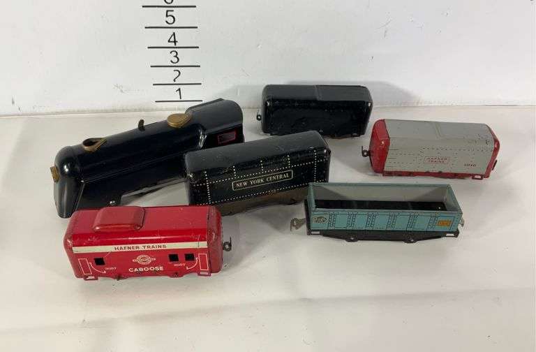 Vintage Hafner tin trains set of 6 - Hash Auctions
