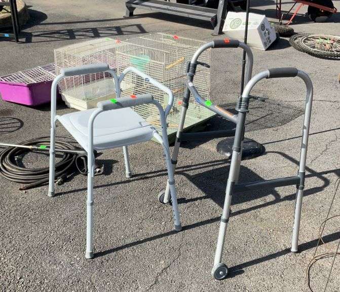 Walker with wheels and toilet seat with handles - Hash Auctions