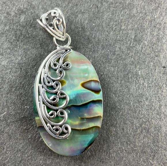 Sterling silver abalone shell pendant - Hash Auctions