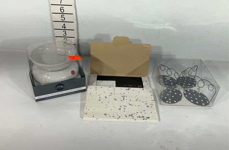 Home decor, includes electric wax warmer, mouse pad and name tag ...