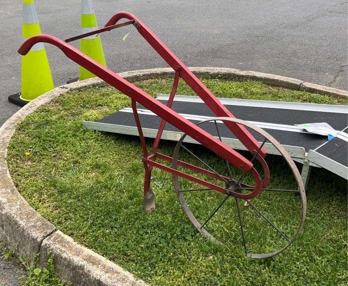 Garden Push Plow with lay off chisel point - Hash Auctions