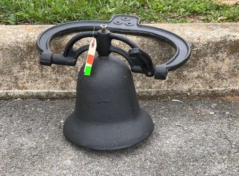 Cast iron hanging bell - Hash Auctions