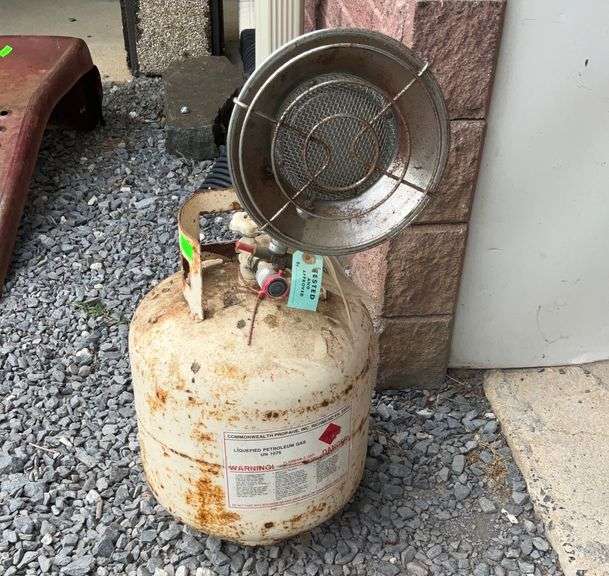Propane tank w/heat director attachment, no gas, non tested by Hash ...