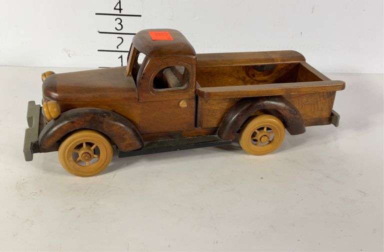 Wooden truck. - Hash Auctions