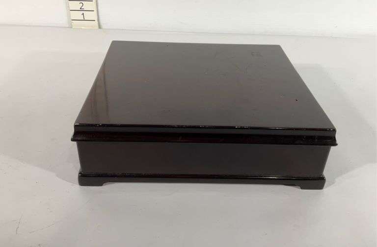 Bombay signature edition tea chest - Hash Auctions