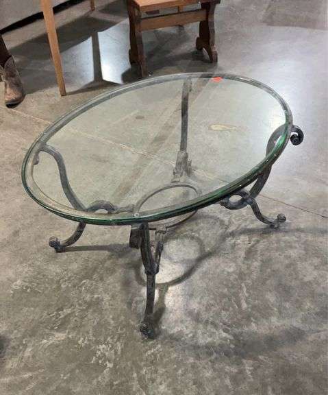 Heavy glass top coffee table. Thick heavy glass. Great for patio ...