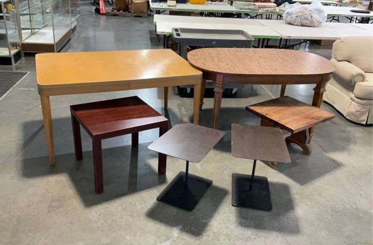 Furniture lot. Tables. Dining tables and accent tables 6 pieces - Hash ...