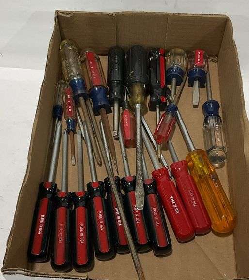 Box of screwdrivers - Hash Auctions