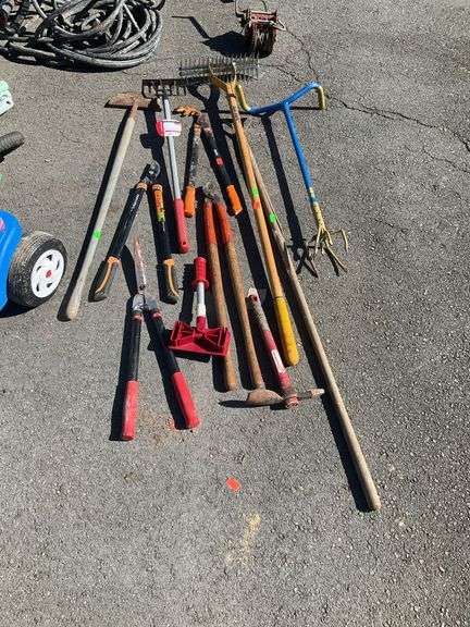Lot of yard tools - Hash Auctions