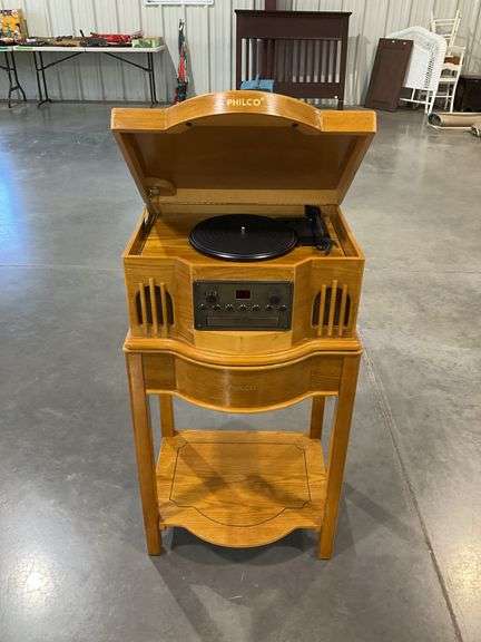 Philco Stereo, has CD Player, Turn Table, Radio, cassette, on floor ...
