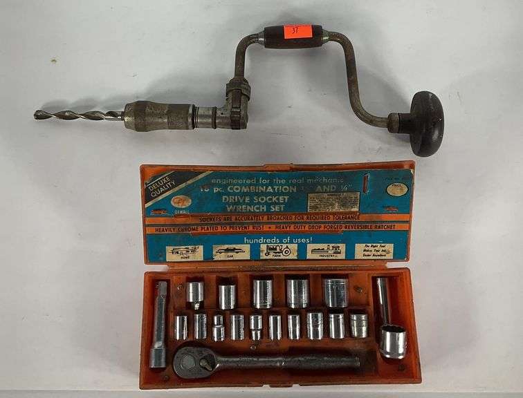 Hand drill, miscellaneous sockets, and a Snap On ratchet. - Hash Auctions