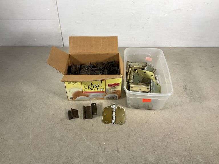 Door hinges, 2 styles - Hash Auctions