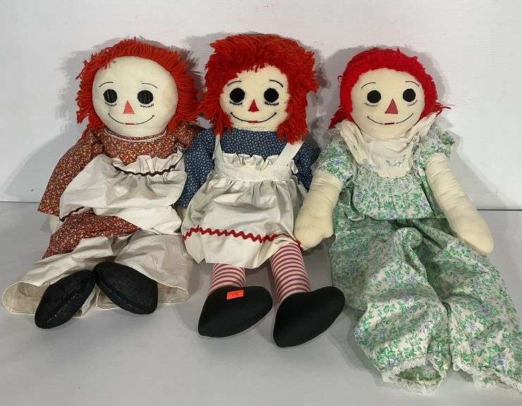 Three Raggedy Ann dolls - Hash Auctions
