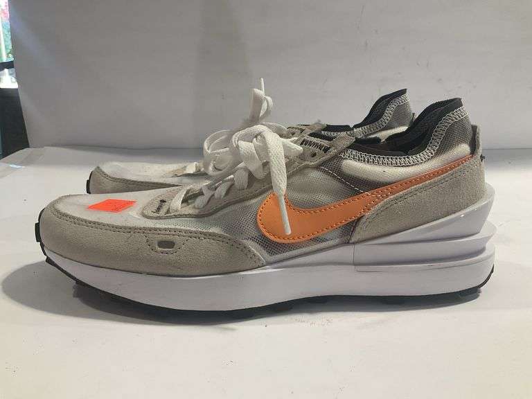 Nike NSW /WFFL1 shoes size 7.5 - Hash Auctions
