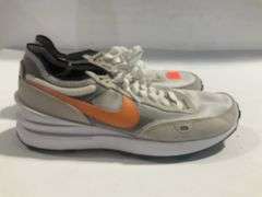 Nike NSW /WFFL1 shoes size 7.5 - Hash Auctions