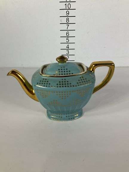 Hall 6 cup teapot - Hash Auctions