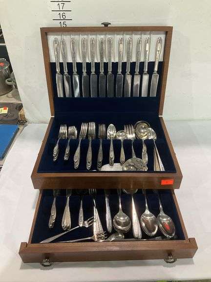 Community Plate flatware in flatware chest. - Hash Auctions