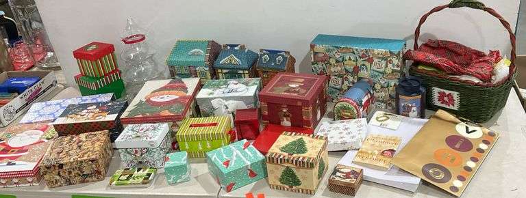 Christmas Decor Lot, lots of decorative boxes, basket, gift boxes, etc ...