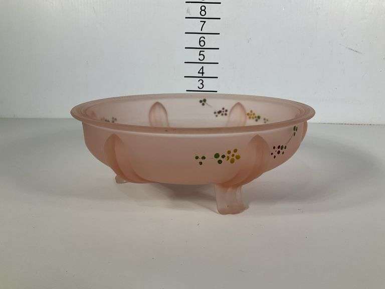 Footed satin pink handpainted bowl - Hash Auctions