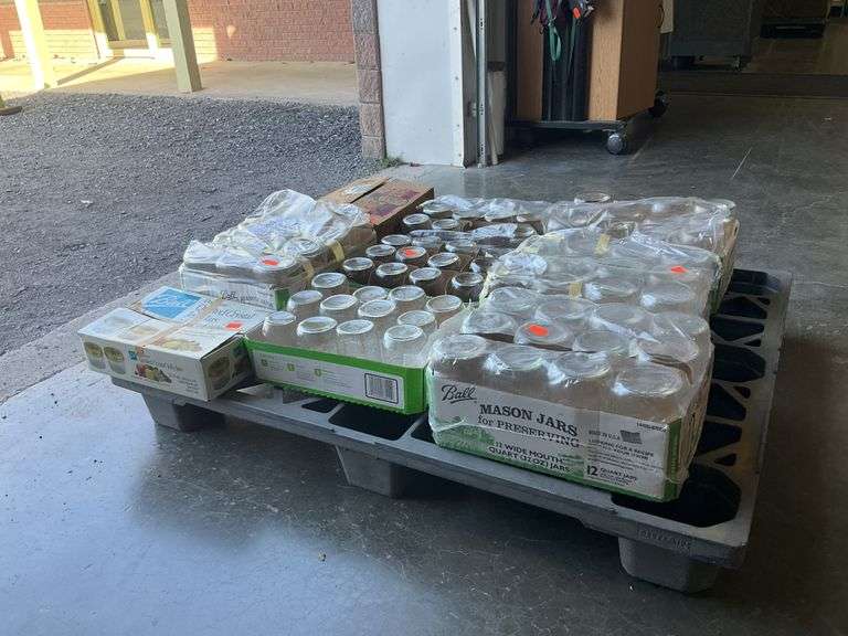 Pallet lot of various glass mason jars - Hash Auctions