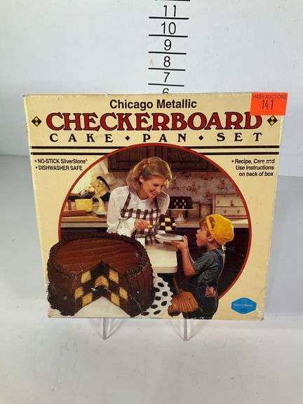 Checkerboard cake pan set - Hash Auctions