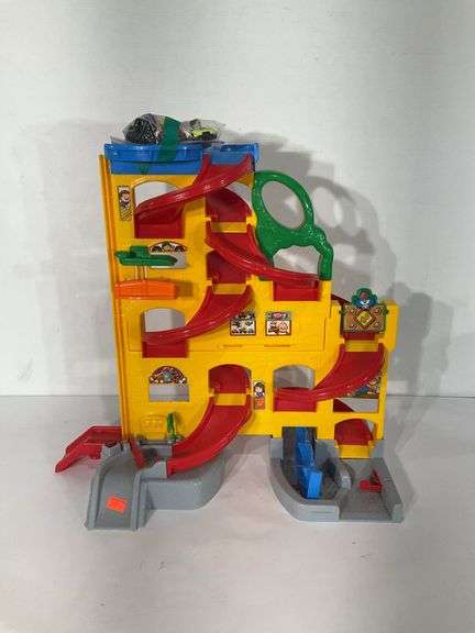 Kids play set track, includes three cars - Hash Auctions