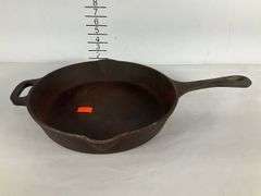 Emeril double spout cast iron skillet. - Hash Auctions