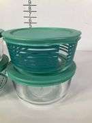 Eight piece Pyrex storage containers - Hash Auctions