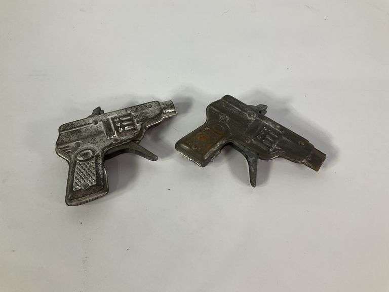 Two vintage tin cap gun toys - Hash Auctions