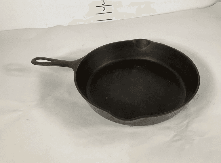 Griswold #8 cast iron skillet - Hash Auctions