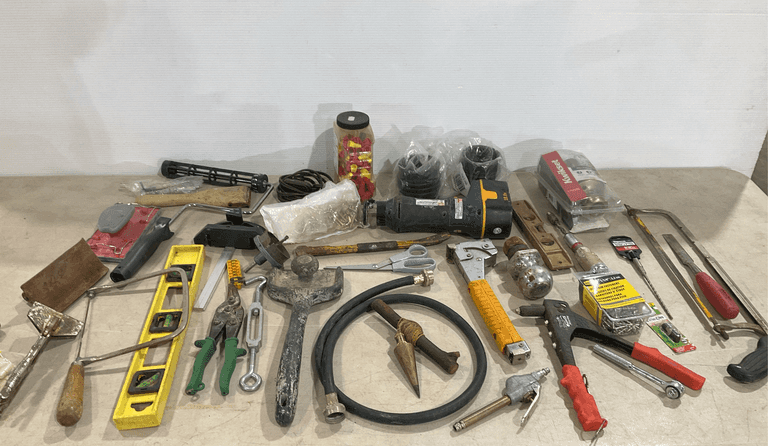 Group of tools and useful items - Hash Auctions