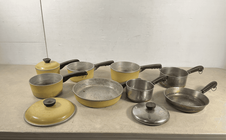Club and Revere-Ware pots, pans, and lids - Hash Auctions