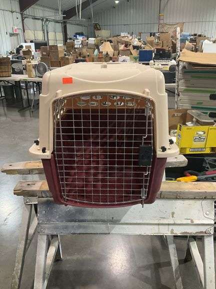 Petmate pet kennel, poly body, 27”L x 19”W x 16”H - Hash Auctions