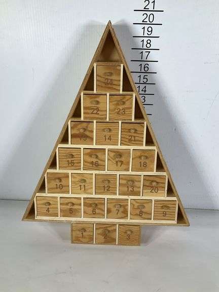 Wood advent tree - Hash Auctions