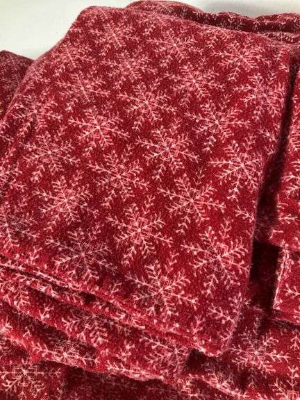 Full size flannel sheet set. Snowflakes - Hash Auctions