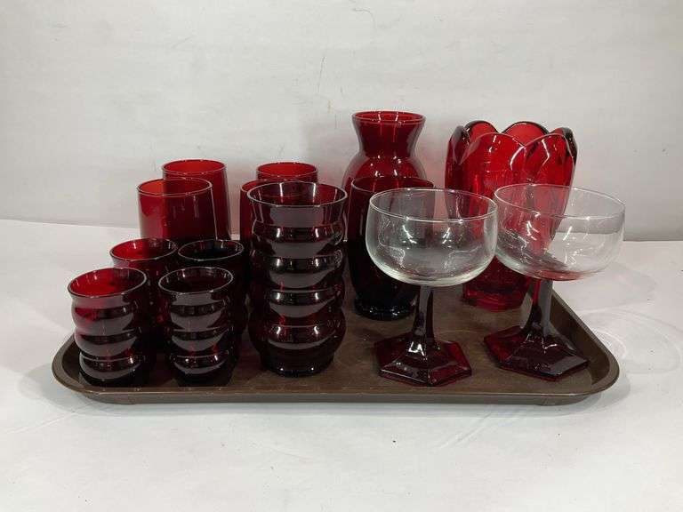 Red glassware, four 4.5in tumblers, 3in tumblers with 5in pitcher ...