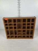 Hanging display case - Hash Auctions