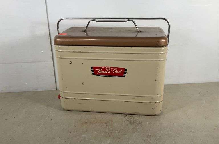 Knapp Monarch Therma-Chest vintage metal cooler, 18x9.5x14” - Hash Auctions
