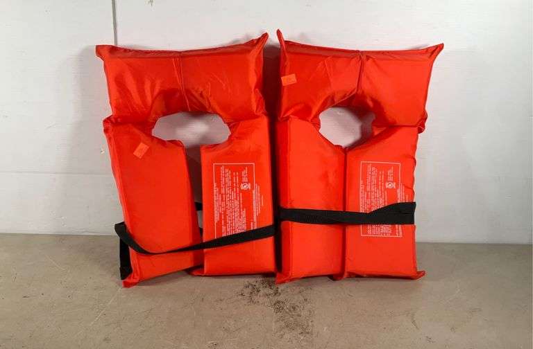 Two type 2 PFD universal adult life jackets - Hash Auctions