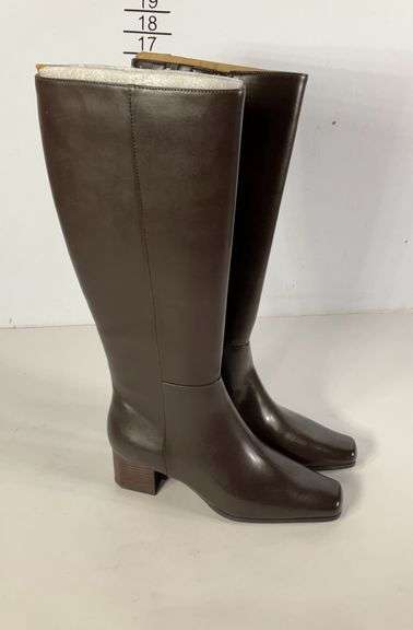 Women’s boots. Size 7 - Hash Auctions
